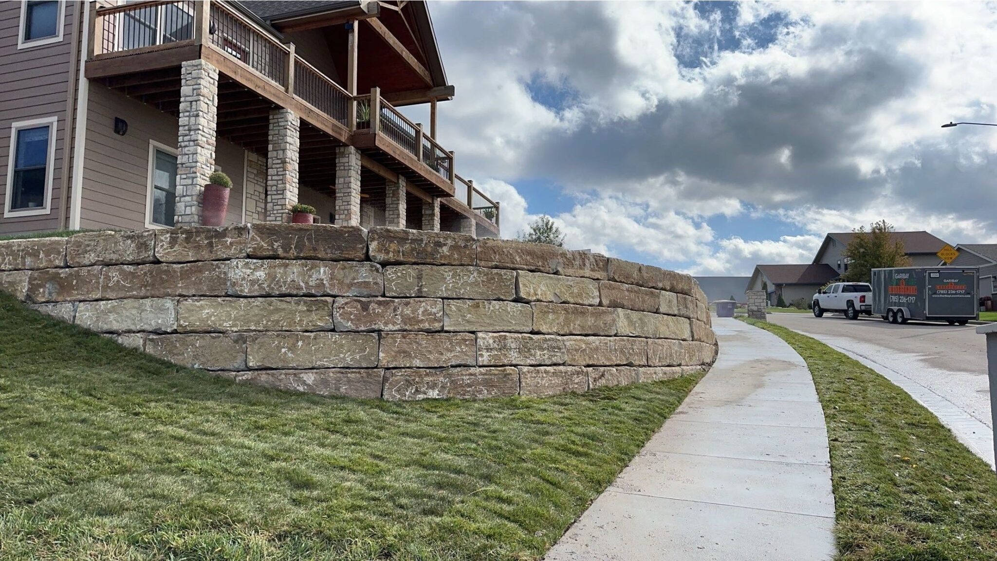 limestone_retaining_wall – Garibay Lawn Care and Landscaping